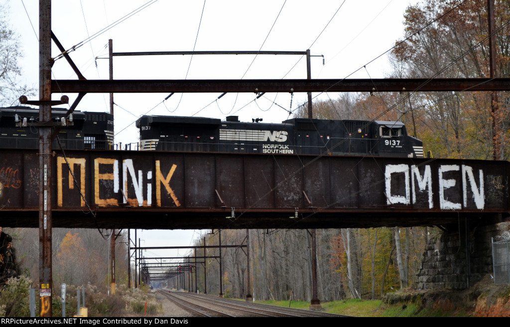 NS C40-9W 9137 leads 66Z